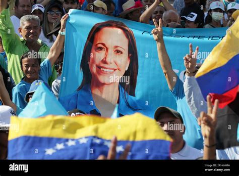 Maracaibo Venezuela11 08 2023maria Corina Machado Greets Her