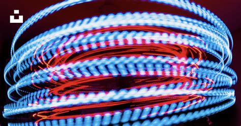 백색과 빨간 전구 사진 Unsplash의 무료 훌라 이미지