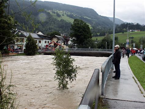 Tyrol Dévasté Inondations et Coulées de Boue Après les Violents