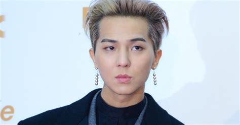 단독 위너 송민호 부친상슬픔 속에서 빈소 지키는 중