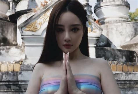 Chinese Actress Li Xiaolu Criticised By Netizens For Being Too