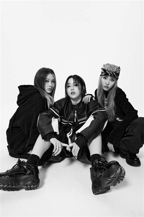 더쿠 힙한 악동컨셉에 꽂힌듯한 영파씨 Xxl 흑백 컨셉포토