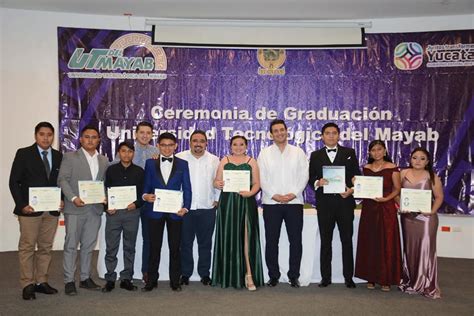 Ceremonia de graduación de los estudiantes de las carrera de