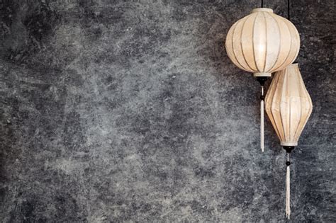 베트남어 또는 중국어 흰색 등불 가로 방향으로 복사 공간을 가진 빈티지 그런 지 콘크리트 배경 위에 구형 및 타원형 음력설에 대한 스톡 사진 및 기타 이미지 Istock