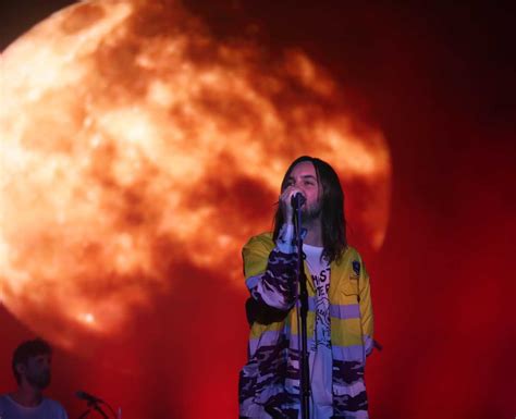 Tame Impala Singer Fractures Hip Vows To Continue The Tour Spinditty
