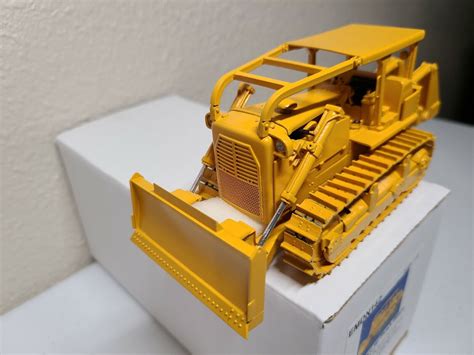 Caterpillar Cat D9g With Push Blade And Rounded Rops Emd 1 50 Scale