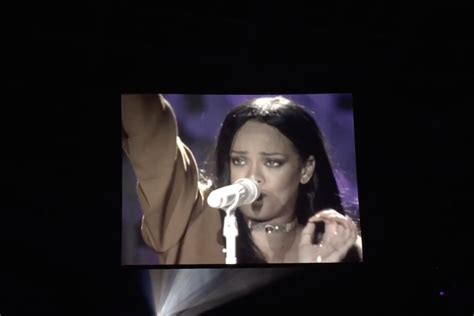 Rihanna Paid Tribute To Prince With A Stirring Diamonds Performance