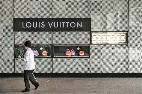 中國中等收入民眾壓縮支出 國際精品業者的惡夢才剛開始｜財富自由