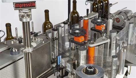 مقایسه دستگاه لیبل زن صنعتی با روش های سنتی لیبل گذاری گام صنعت