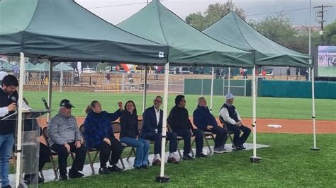 El Exbeisbolista Fernando Valenzuela Inauguró El Parque De Béisbol