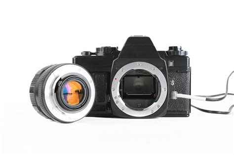흰색 배경에 매우 드문 오래 된 35 Mm Slr 필름 카메라 0명에 대한 스톡 사진 및 기타 이미지 0명 1970