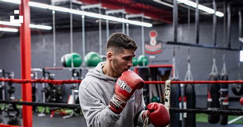 권투 링에 남자 사진 Unsplash의 무료 체육관 이미지