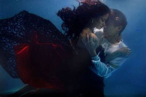 Underwater Kiss Underwater Photoshoot Underwater Portrait
