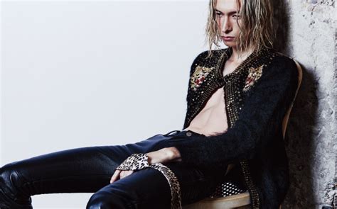 셀린느의 야상곡 Style 읽을거리 에스콰이어 코리아 │ 패션 매거진 패션 잡지 남성지