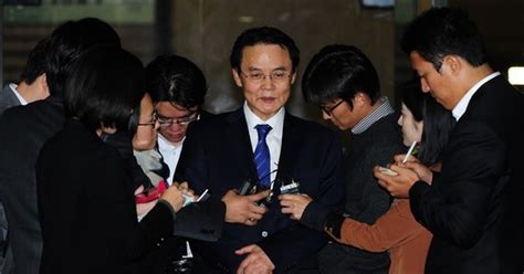 사진 두 손 모은 홍사덕 전 의원