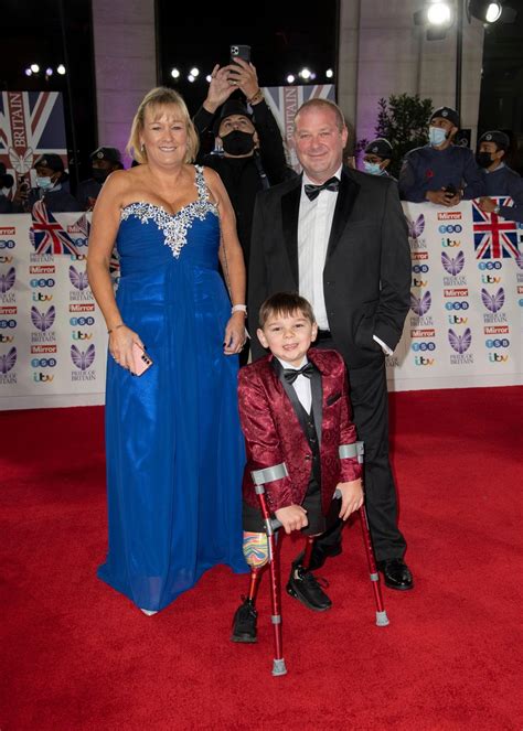 König Charles Iii Ehrt Neunjährigen Tony Hudgell Das Ist Seine