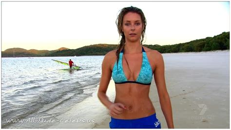 Jennifer Hawkins Wardrobe Malfuntion Ass Flash On The Catwalk Porn