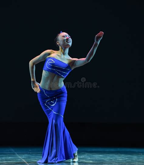 The Dai Nationality Girl The National Folk Dance Editorial Photo