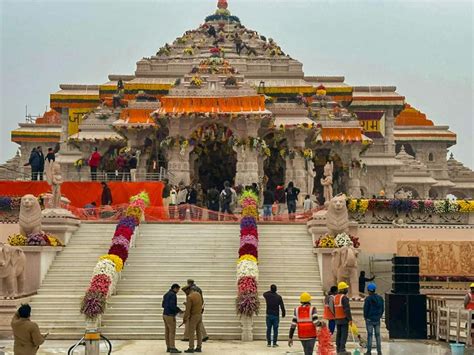 Celebs chose traditional for Ayodhya Ram Mandir 'Pran Pratishtha ...