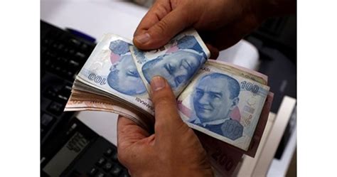 Турската лира се възстановява след рекордния спад спрямо долара