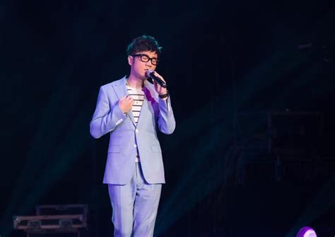 张靓颖王铮亮出席东方风云榜颁奖礼 现场对唱情歌手机新浪网