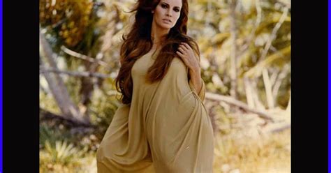 Magic Mac Sexy Raquel Welch