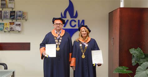 Президентът на ВУСИ проф д п н Георги Манолов и председателят на Настоятелството Олга Манолова