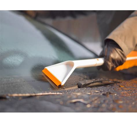 Щетка со скребком Fiskars SnowXpert 1019352 - выгодная цена, отзывы ...