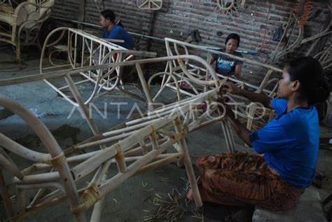 EKSPOR KERAJINAN ROTAN ANTARA Foto