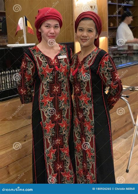 Two Women In Traditional Qatari Outfit Editorial Image Image Of Dress