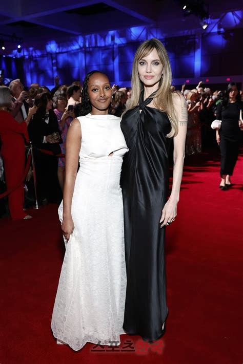 안젤리나 졸리 20세 딸 결혼 임박 다이아반지 포착[헐리웃★이슈]