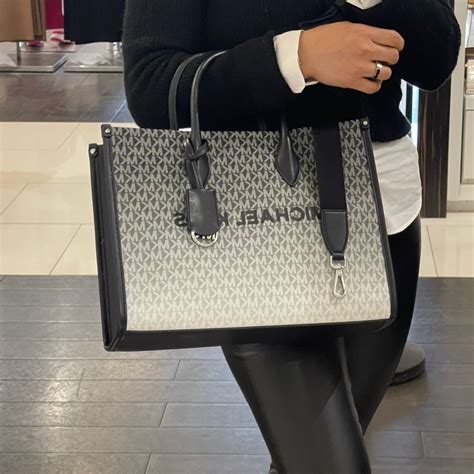 Michaels Kors Mirella Medium Ombré Logo Tote Bag Blac Gem