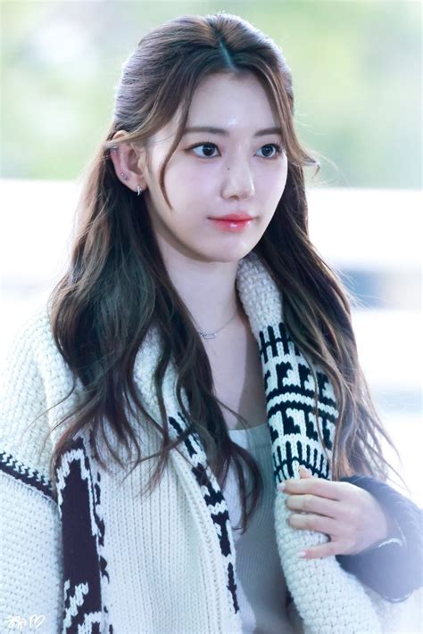 Joe On Twitter Rt Koreadmirer 221212 Icn 출국 Lesserafim 르세라핌