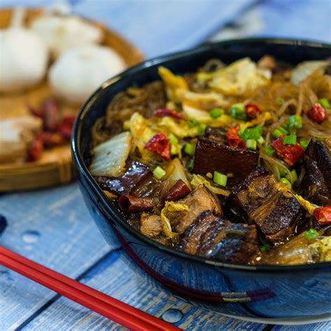 Braised Pork Belly With Vermicelli Noodles And Napa Cabbage 猪肉白菜炖粉条