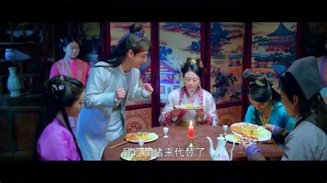 现代男子回到古代大展身手，做了现代大餐，一桌人都抢着吃影视穿越好看视频