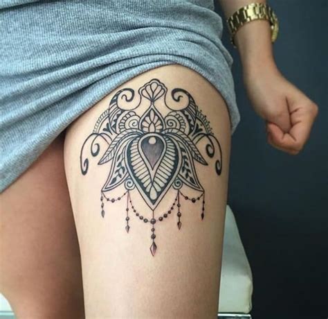 Tatouage femme cuisse idées originales pour cet endroit populaire
