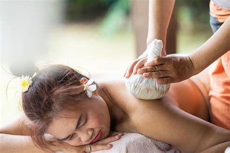 Premium Photo Massage Spa Relaxing Treatment Of Office Syndrome