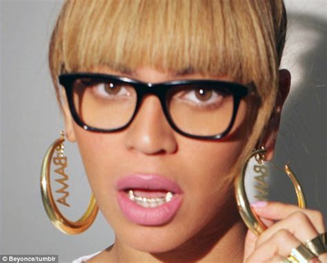 Beyonce Dresses Up As The White Rabbit From Alice In Wonderland And