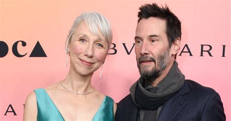 Keanu Reeves Alexandra Grant Kiss At Moca Gala Photos Reportwire