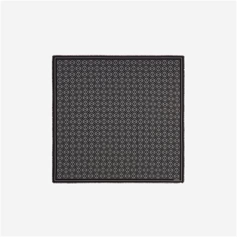 로에베 아나그램 스카프 인 울 앤 실크 블랙 블랙 Loewe Kream