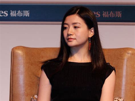她被誉为最美女富豪，30岁身家过亿，马云亲自拜访科技凤凰网