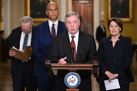 У Сенаті назвали Трампа безхребетним бо він не тисне на Путіна а той уникає переговорів