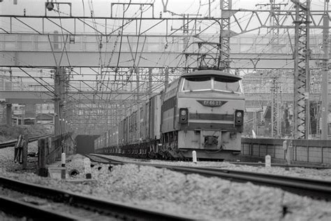 Ef66 27牽引の特急貨物 Travair Railway Photograph