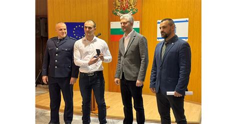 Кметът на Варна награди полицай разкрил 10 престъпления за три месеца