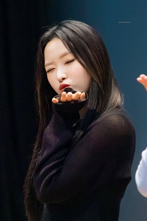 220702 Loona Olivia Hye Kpopping