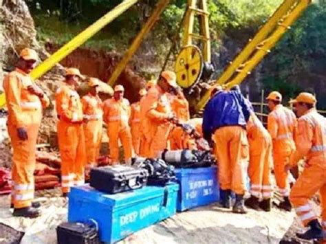 Meghalaya Mine Tragedy Indian Navy Finds Second Body 280 Ft Inside The