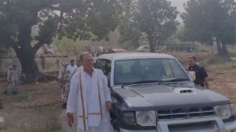Mp Election Voting पूर्व नेता प्रतिपक्ष अजय सिंह ने पत्नी संग किया मतदान