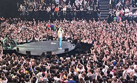 Orelsan Triomphe à Bercy Avec Un Show Généreux Et Dense En Surprises