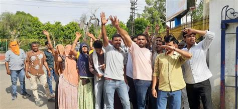 Farmers Angry With The Blasting Raised Slogans And Demanded Euthanasia