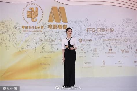 红毯图，又是被造型师耽误的一天